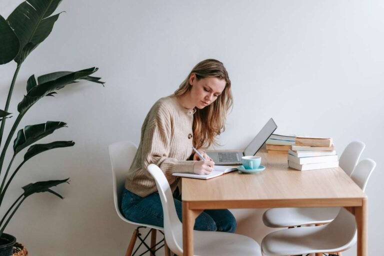 How to Write a Thesis Statement: Pro Tips for Clarity | Enterprise Wired